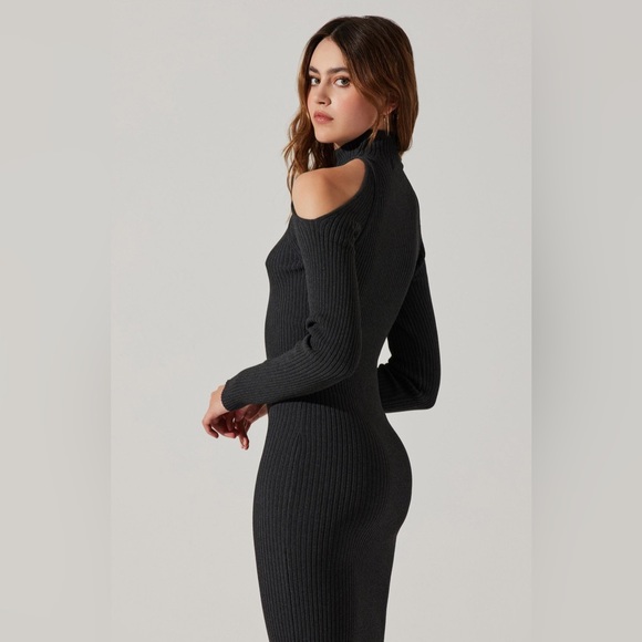Hera Collection | Dresses | Hera Collection Turtleneck Ribbed Sweater ...